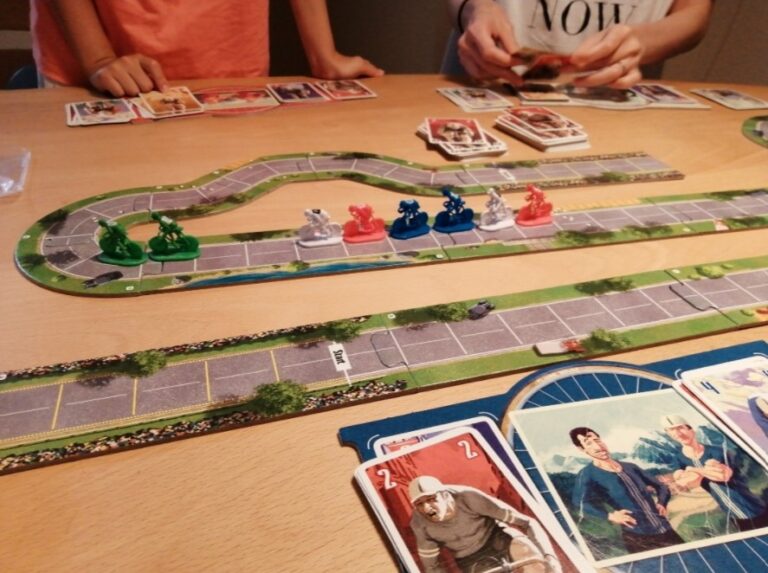 【フラムルージュ/ Flamme Rouge】ルール概要とレビュー：ボードゲーム家族 | 新！ボードゲーム家族